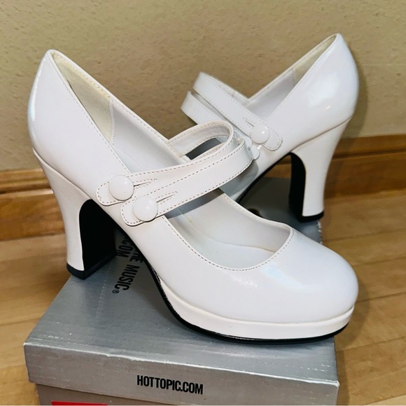 Hot Topic | Shoes | New Hot Topic White Patent Mary Jane Pump Heels ...